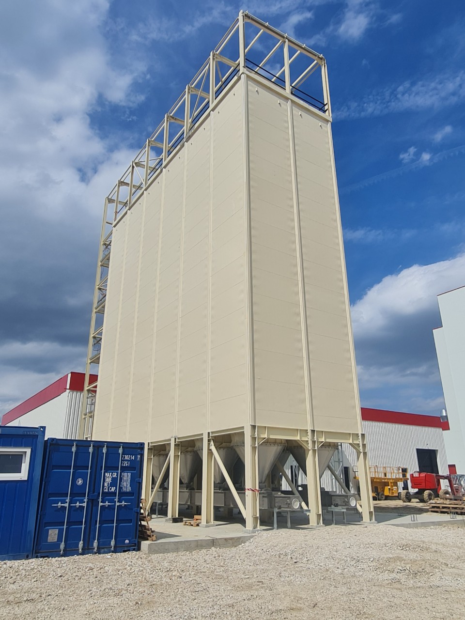 Square Silos - Eng - WESTERNTRADINGS - TECHNOLOGY